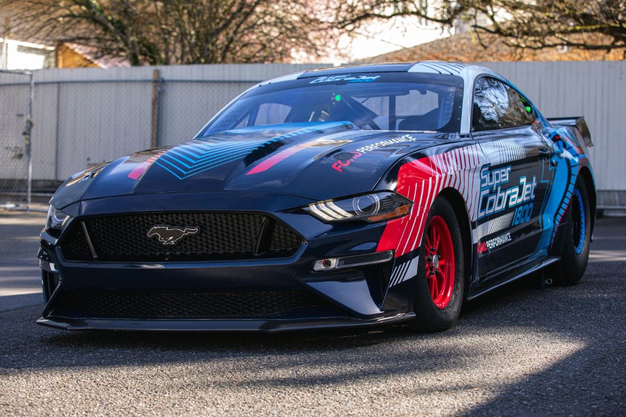 RÉCORD MUNDIAL PARA MUSTANG SUPER COBRA JET 1800
